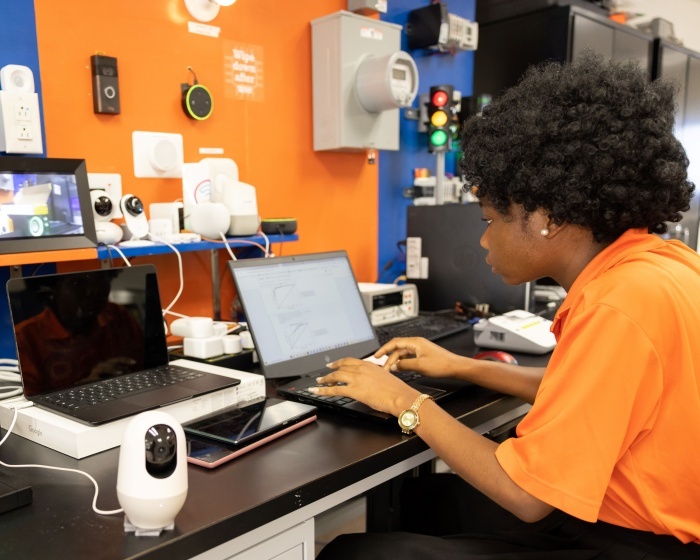 Tech Hubs: Competitive Centers of Innovation Spark Economic Development Tech Hubs: Competitive Centers of Innovation Spark Economic Development